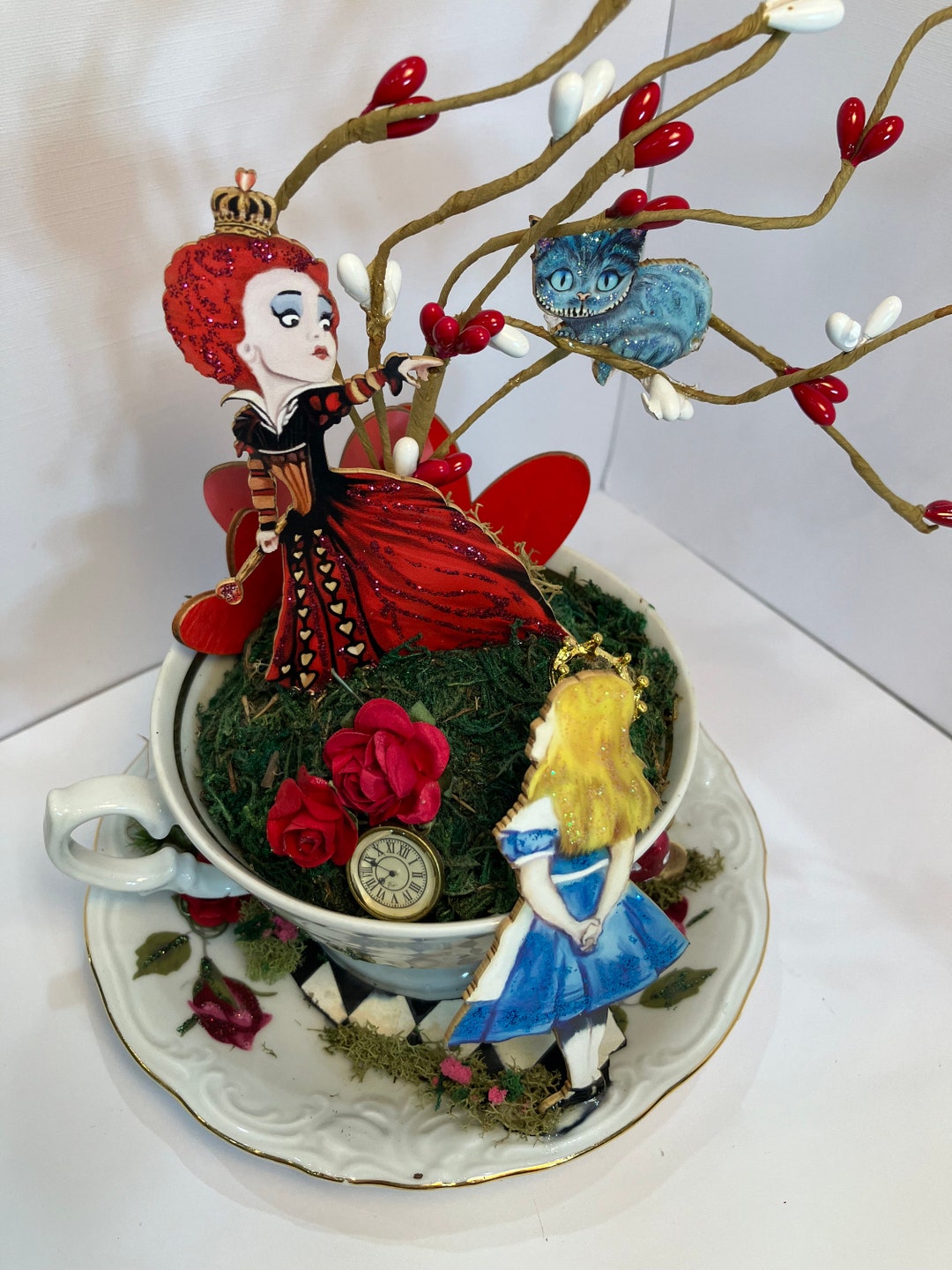 Alice in A Wonderland Teacup With the Queen of Hearts - Etsy