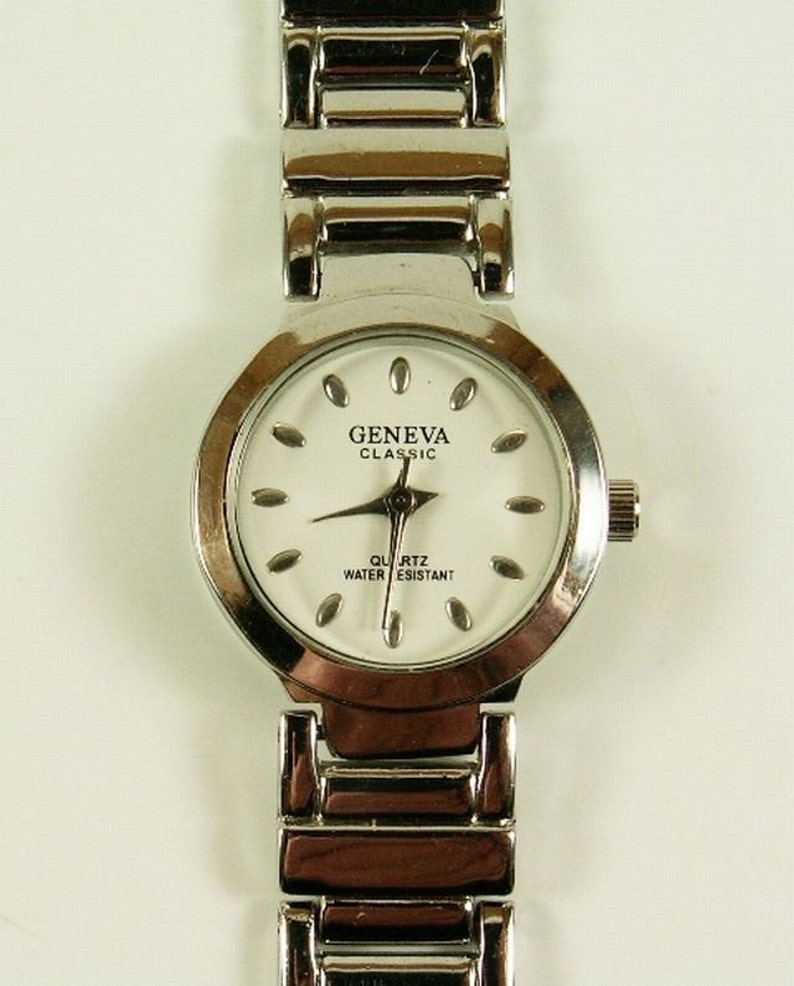 Lovely Vintage Geneva Classic Silver Tone Quartz Watch Featuring a ...