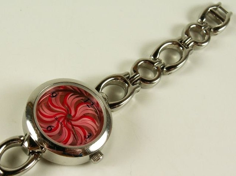 Lovely Vintage Ladies Red Pinwheel Face Quartz Watch Featuring - Etsy