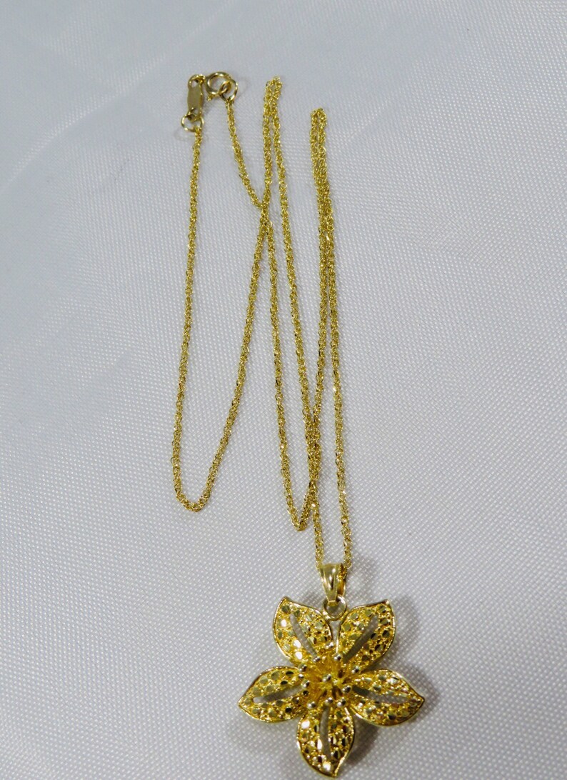 Vintage 10k Gold Chain Necklace With Delicate 10k Floral Pendant ...