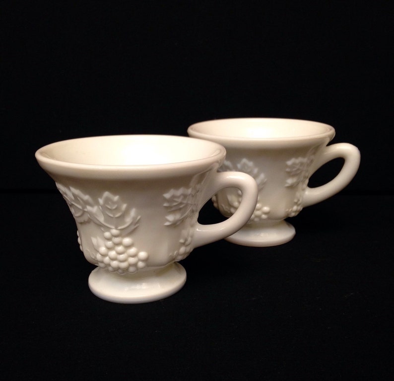 Beautiful Vintage Set of Two Grape Cluster Patterned Glass - Etsy