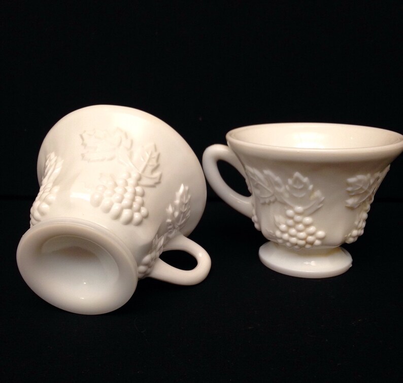 Beautiful Vintage Set of Two Grape Cluster Patterned Glass - Etsy