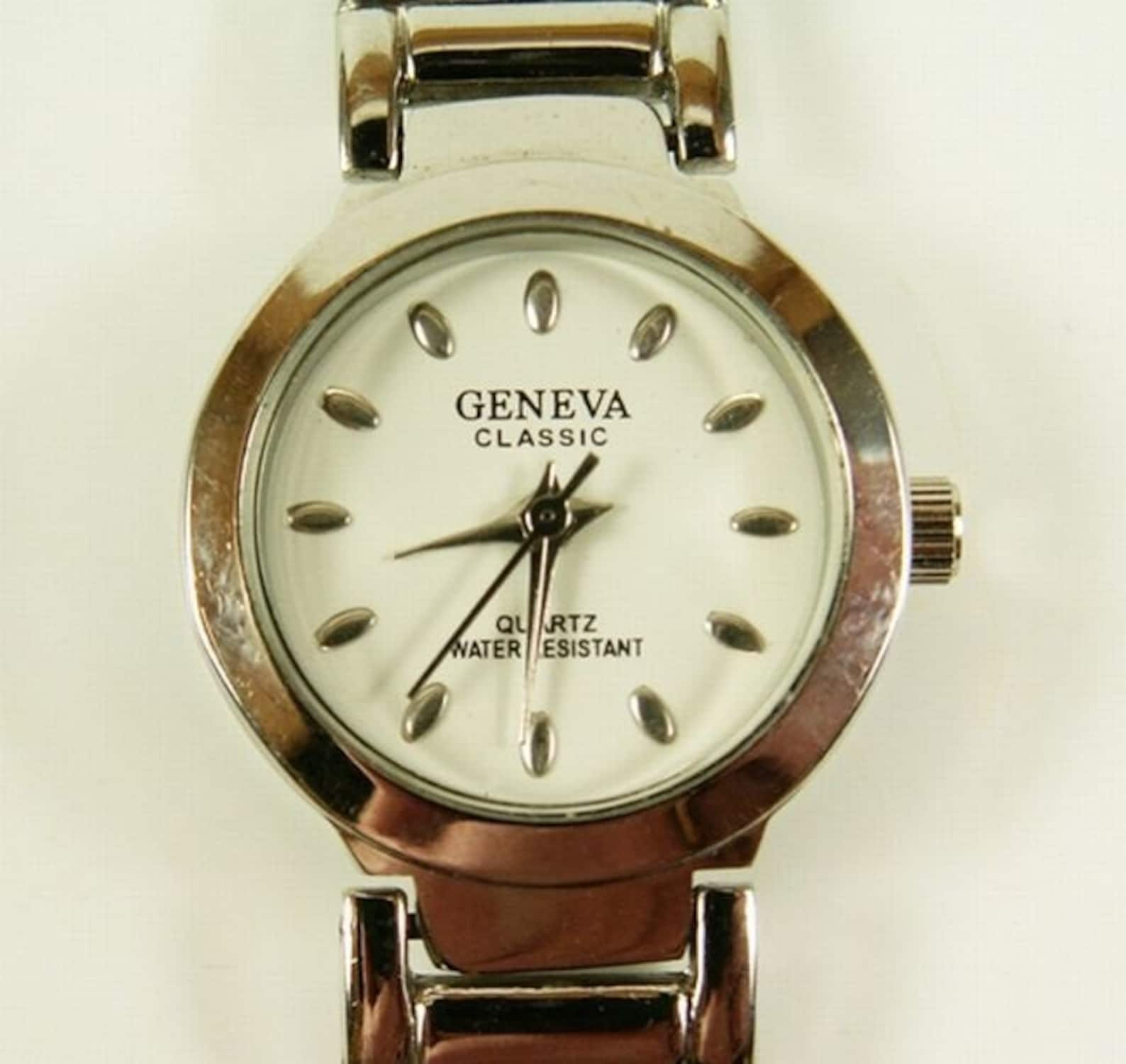 Lovely Vintage Geneva Classic Silver Tone Quartz Watch Featuring a ...