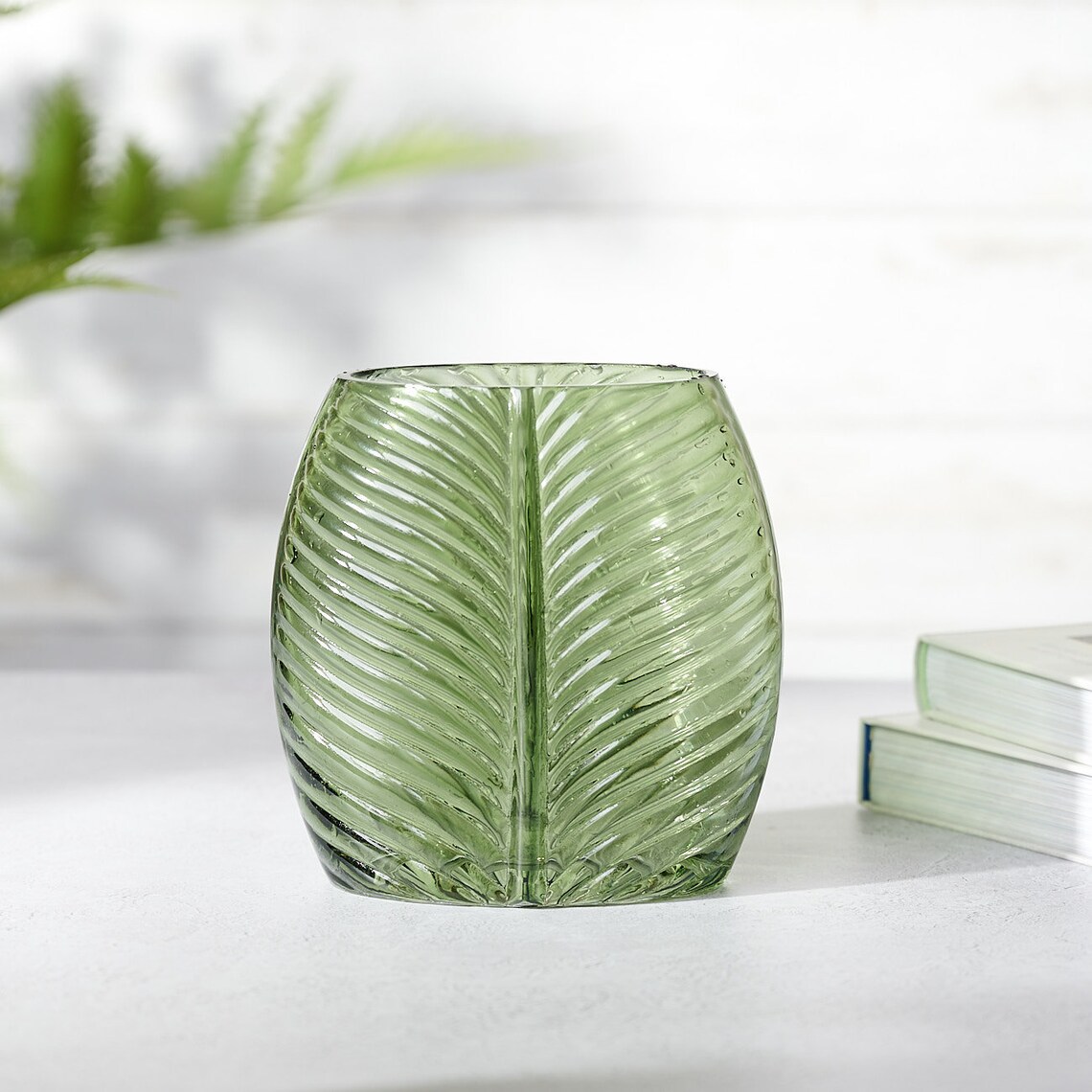 Green Leaf Botanical Glass Vase - Retro Shaped Bud Vase for Flowers ...