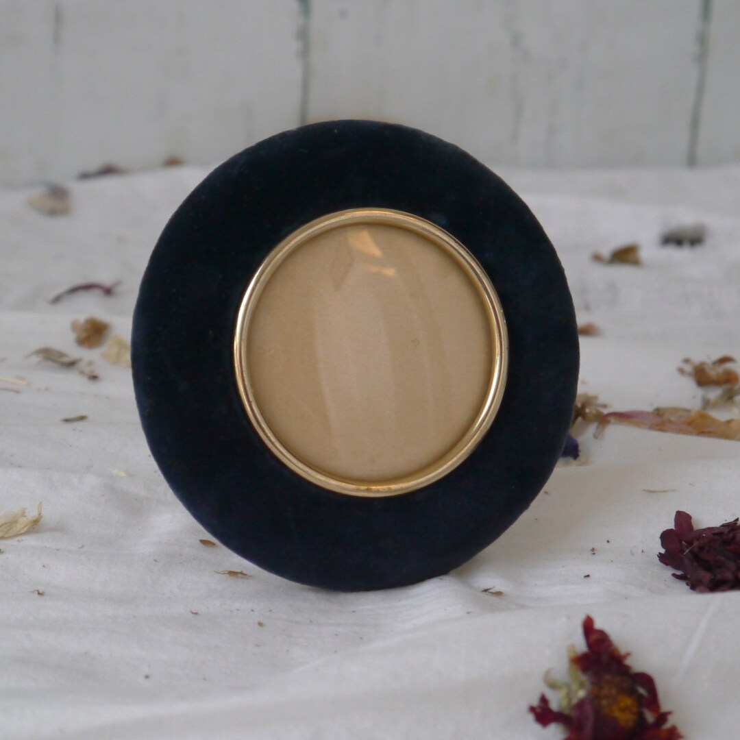 Round Vintage Velvet Photo Frame - Etsy