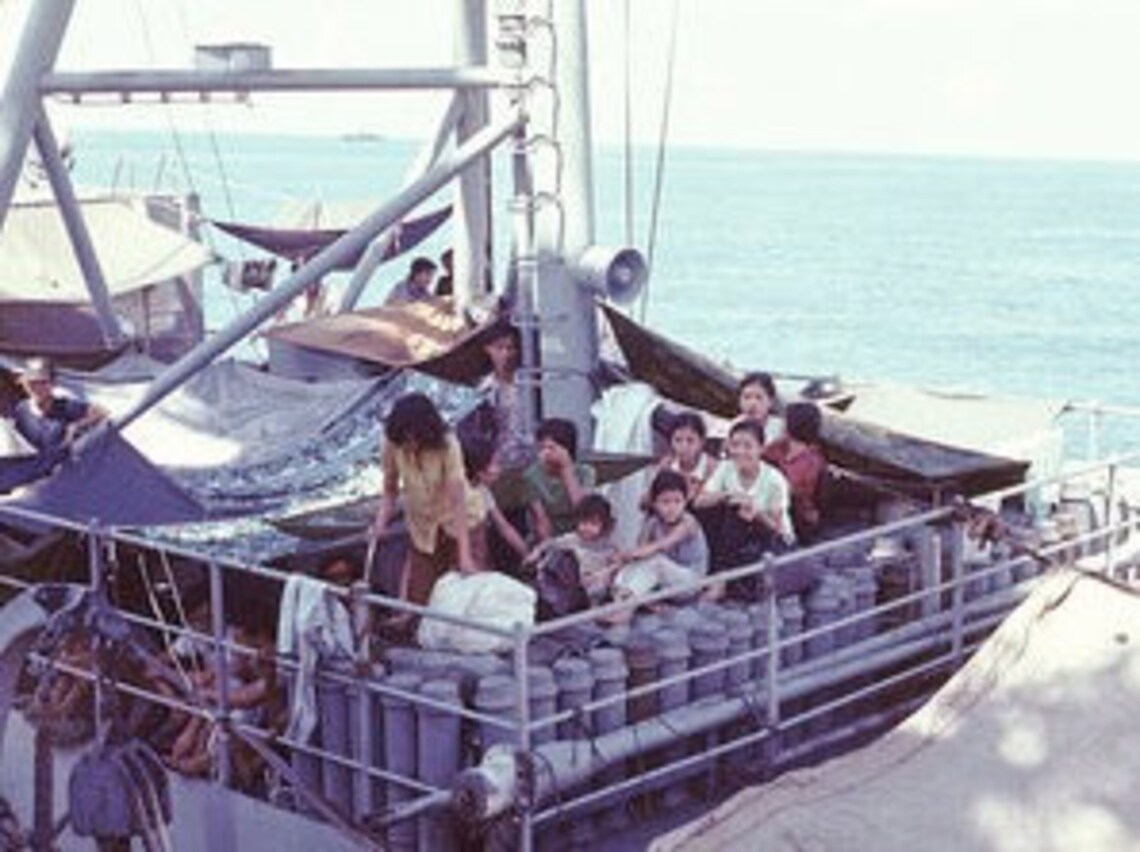 USS Kirk FF-1087 Destroyer Escort Vietnam Evacuation Scene - Etsy