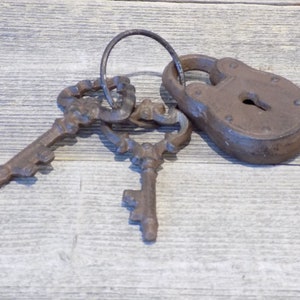 2 Cast Iron Jail Keys Skeleton Locks Western Vintage Decor - Etsy