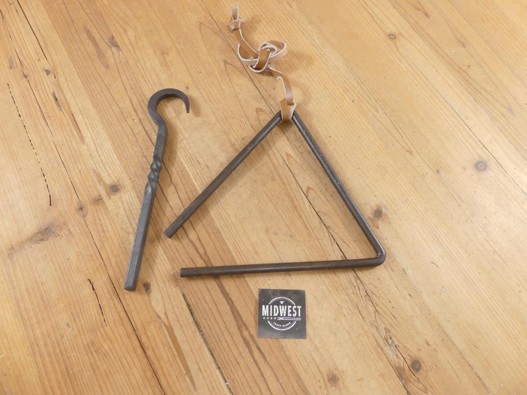 Forged Triangle Dinner Bell: Cowboy Chuck Wagon Bell, Clapper Included ...