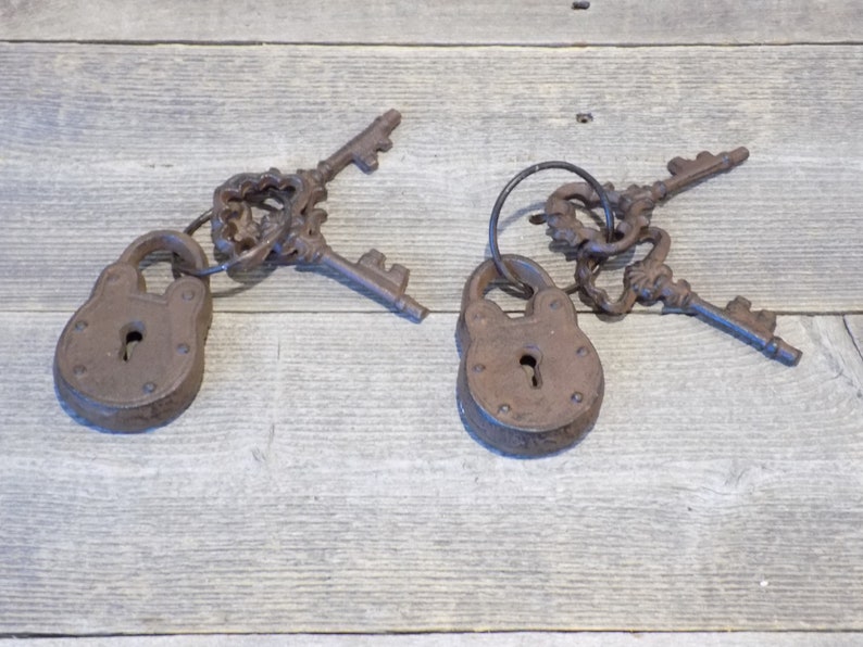 2 Cast Iron Jail Keys Skeleton Locks Western Vintage Decor - Etsy