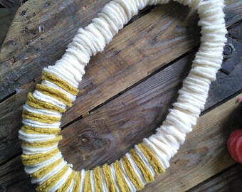 Wool necklace | Etsy