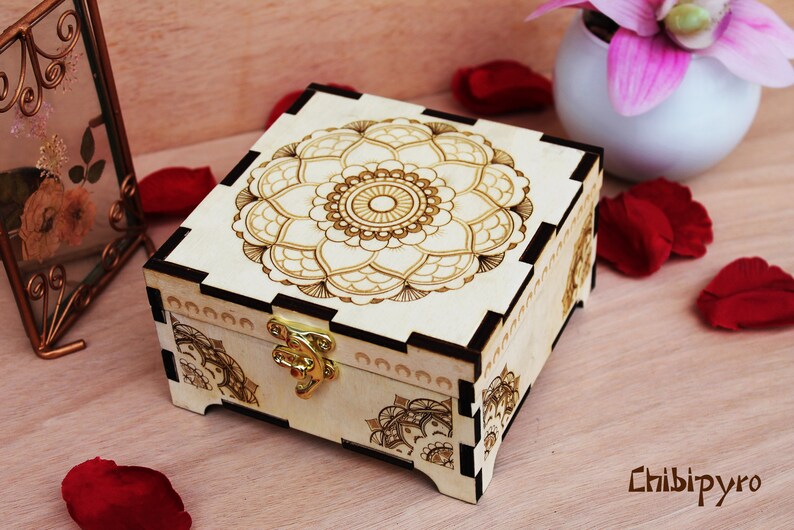 Mandala Jewelry: 16 Mandala Boxes Designs For Your Inspiration - I Love ...
