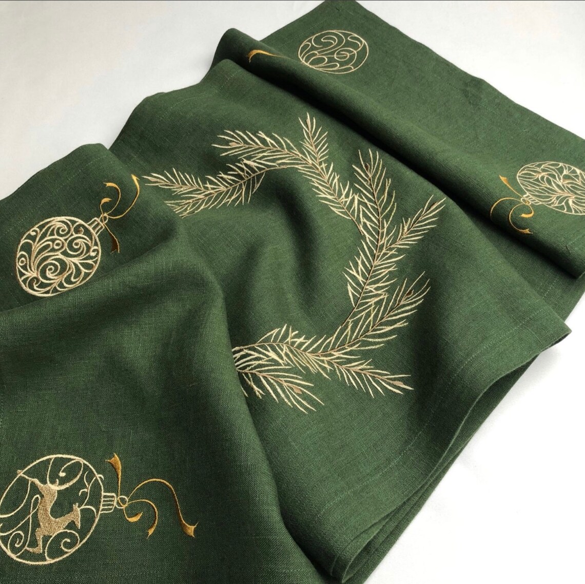 Set of Green Christmas Table Runner and 6 Christmas - Etsy