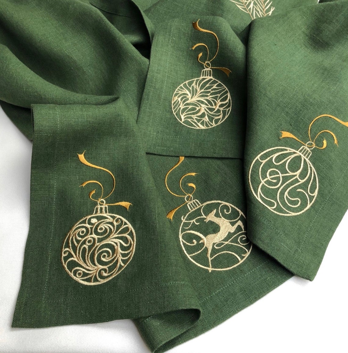Set of Green Christmas Table Runner and 6 Christmas - Etsy