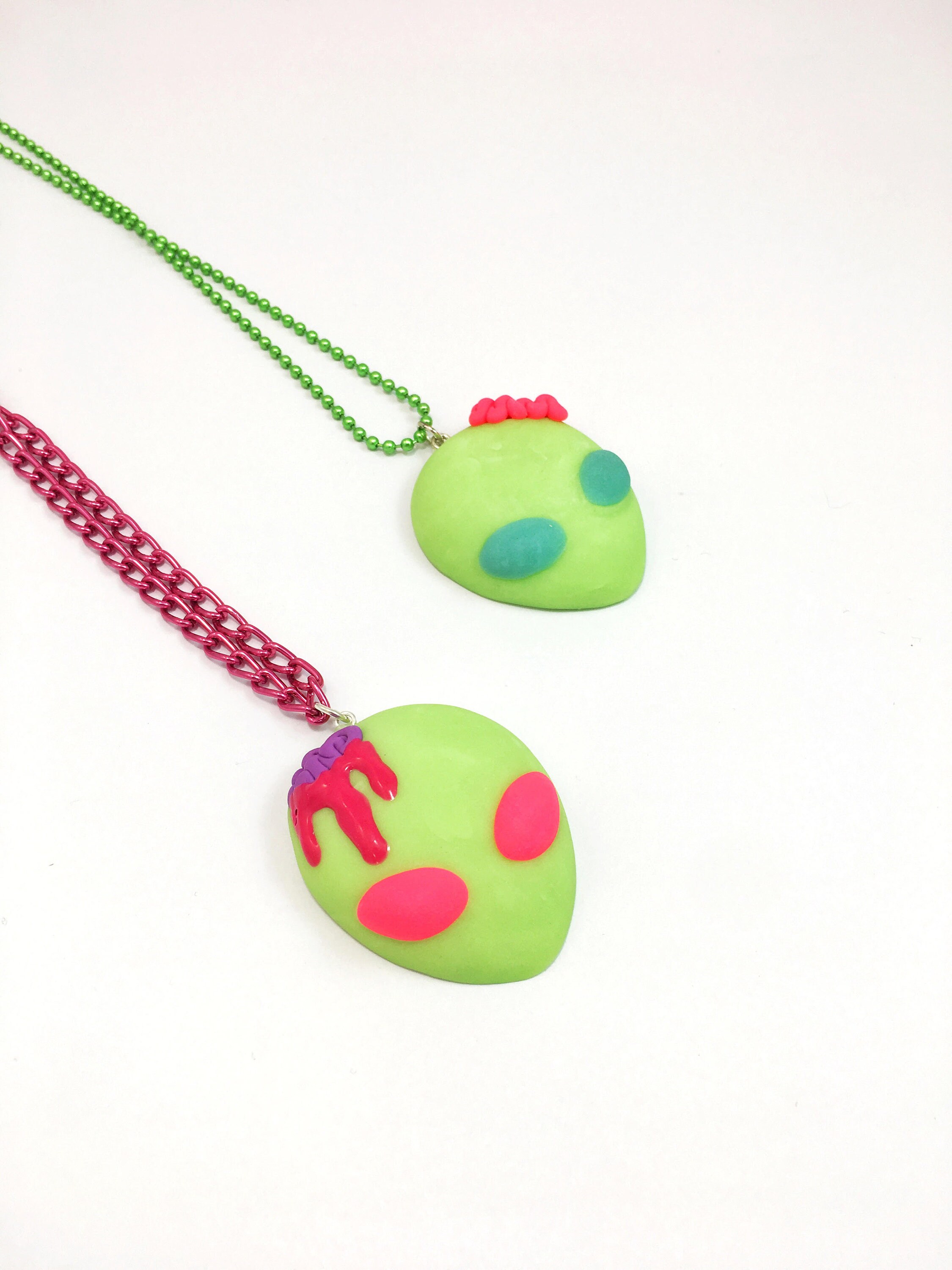 Collar alienígena que brilla en la oscuridad Alien Espacio Galaxy Slime ...