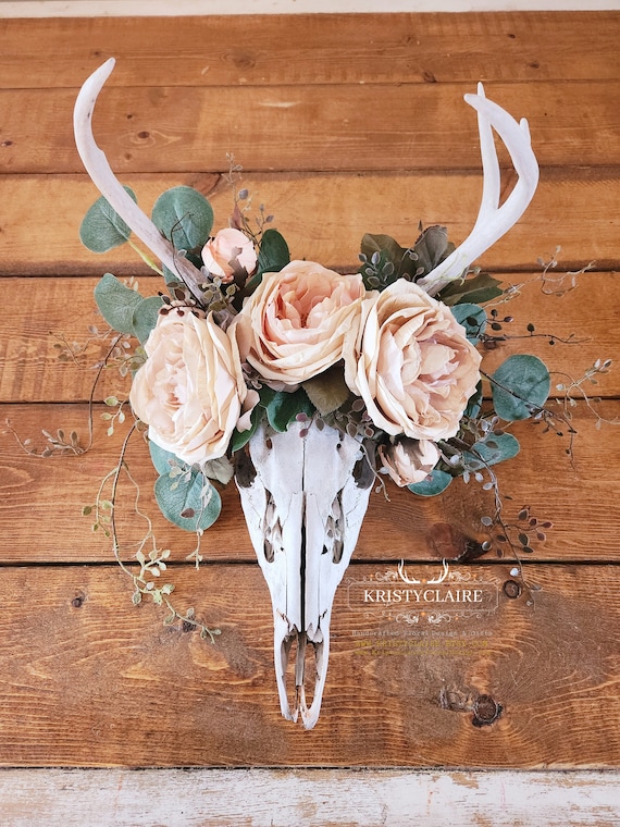 Deer antler wedding bouquet | Beachweddingtips.com