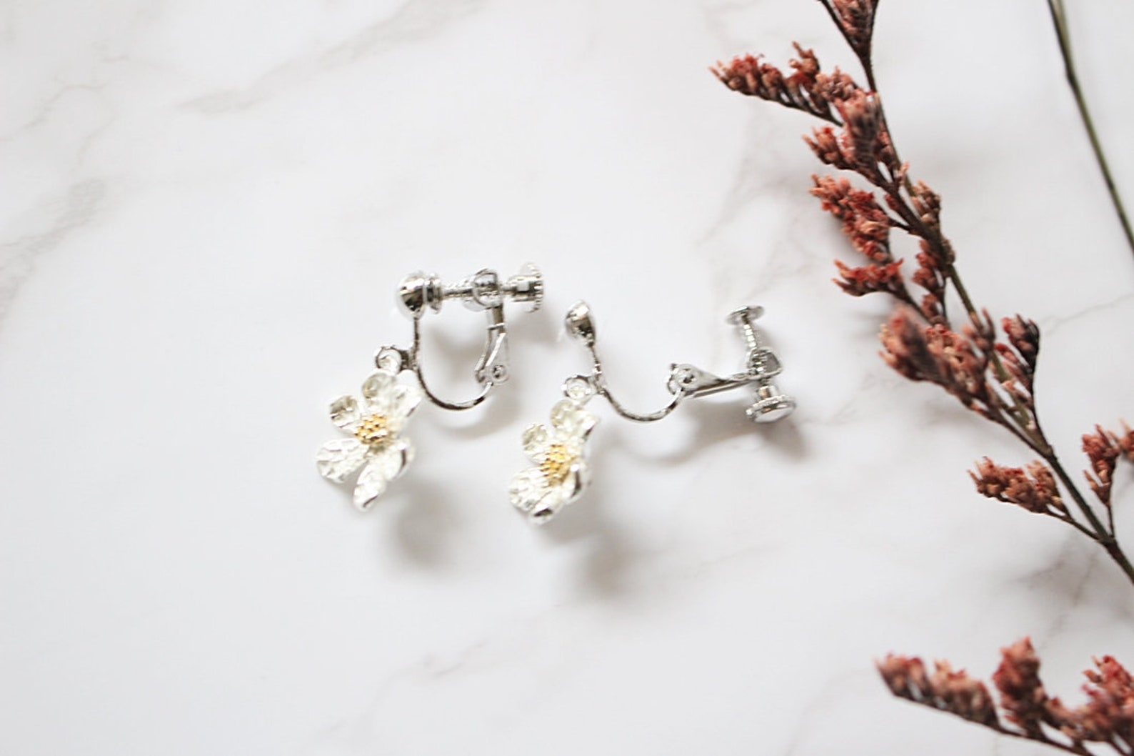 Daisy Flower Earrings Daisy Earrings Clip on Earrings - Etsy