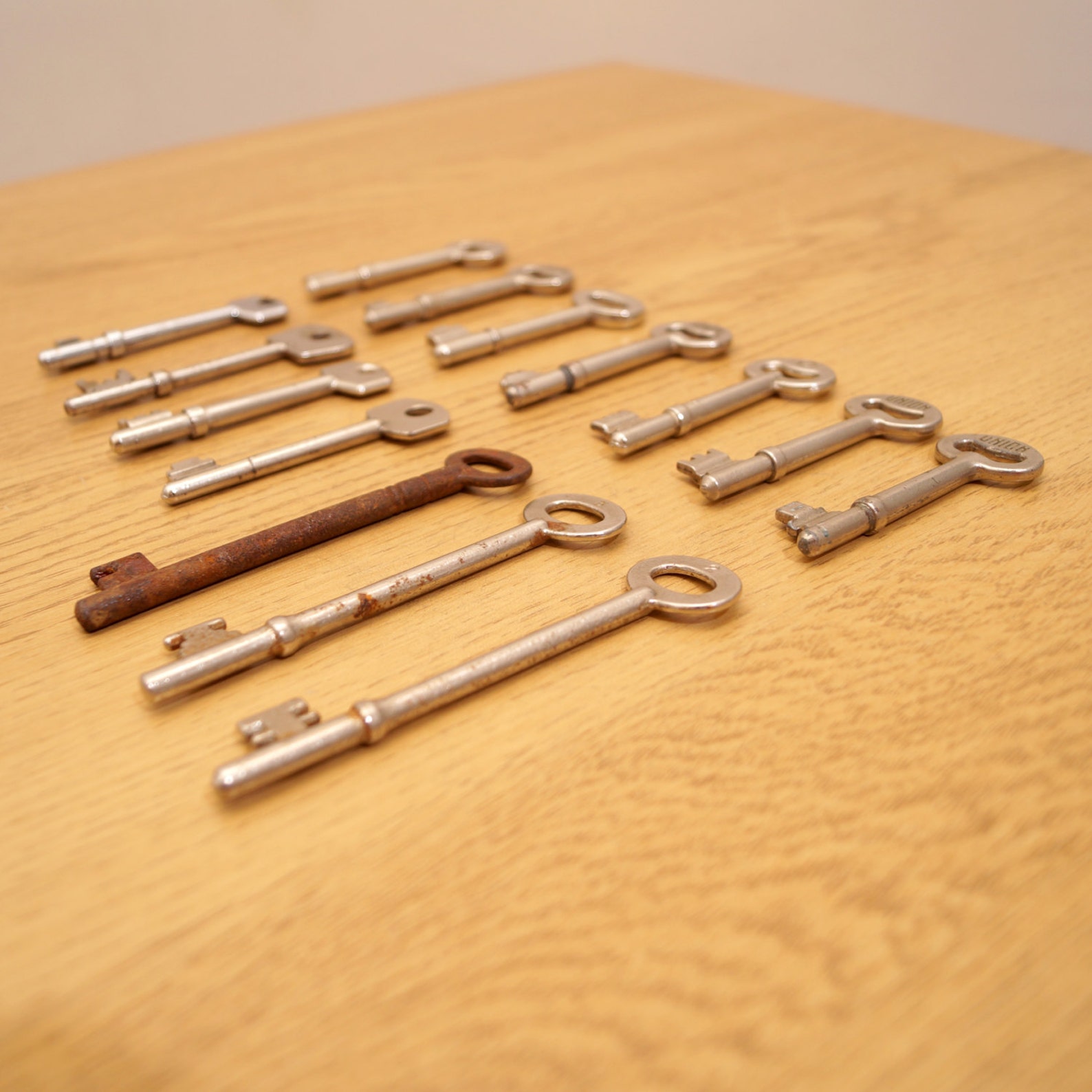 Fourteen Vintage Metal Alloy Keys 14 Keys - Etsy