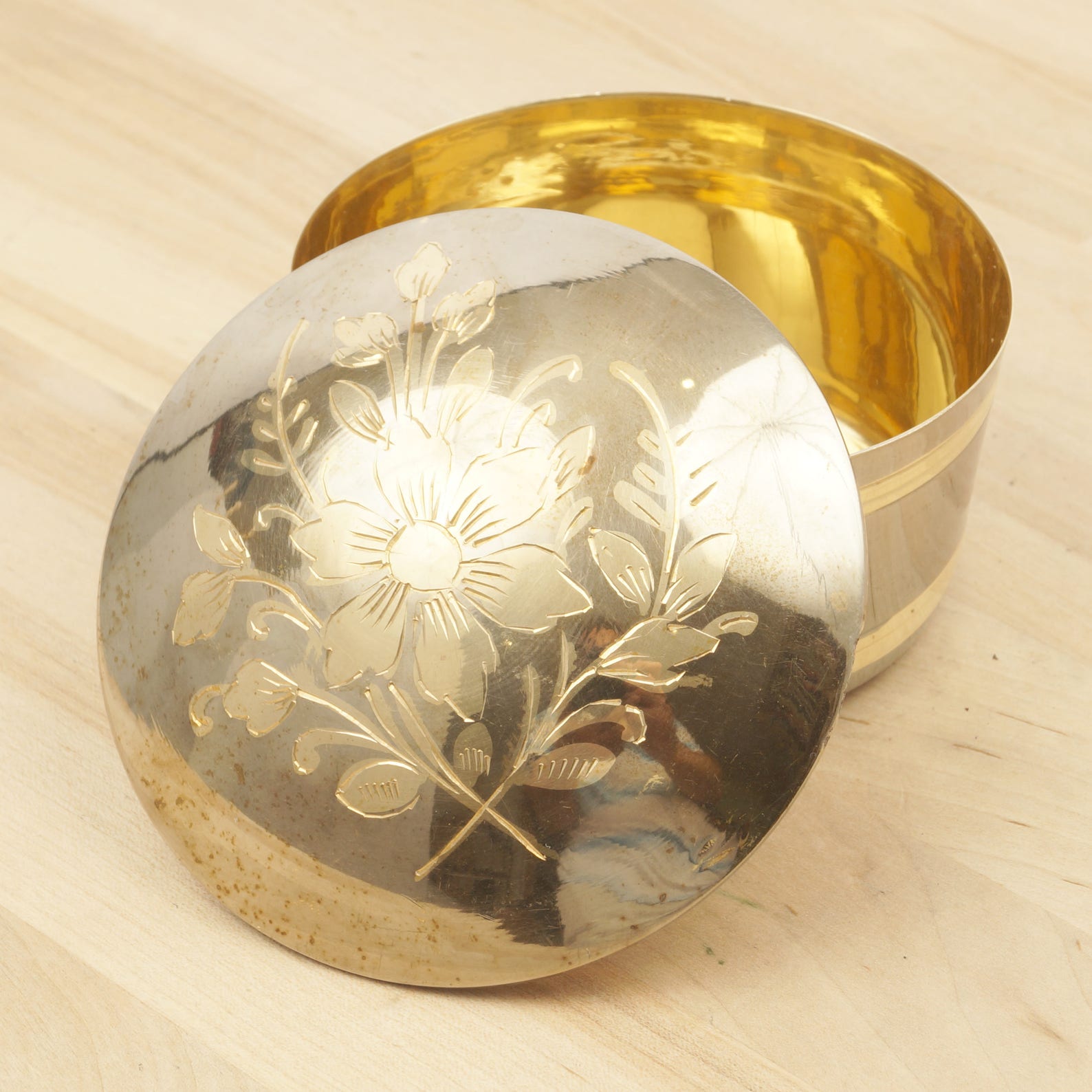 Solid Brass Jewellery Box With a Lid || Picture on Lid - Three Flowers ...