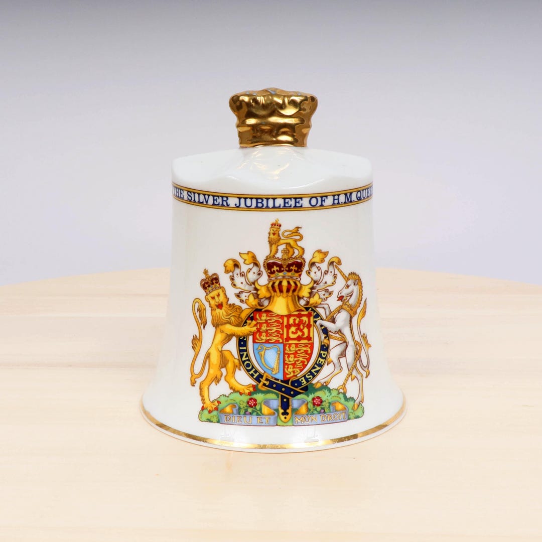 Aynsley 1977 Silver Jubilee Bell | Queen Elizabeth II Commemorative ...