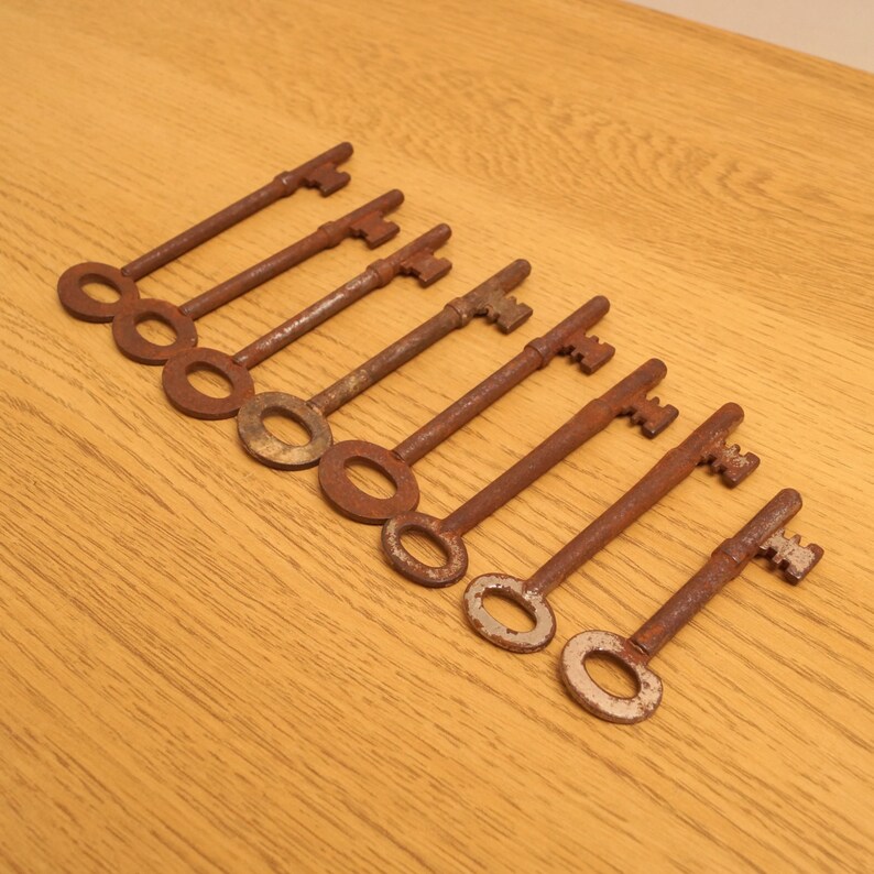 Eight Vintage Metal Alloy Keys 8 Keys - Etsy