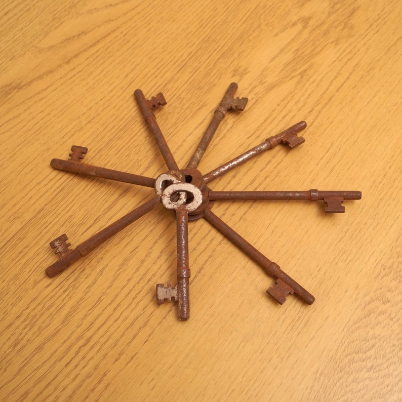 Eight Vintage Metal Alloy Keys 8 Keys - Etsy