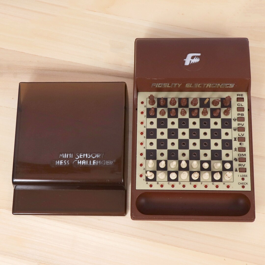 Electronic Chess Set With Built in Bot || Vintage Travelling Chess ...