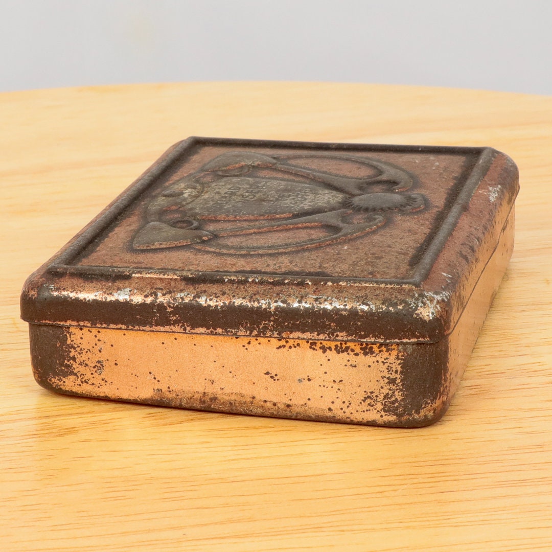 Vintage Tin box / container Hinged lid Vintage | Etsy