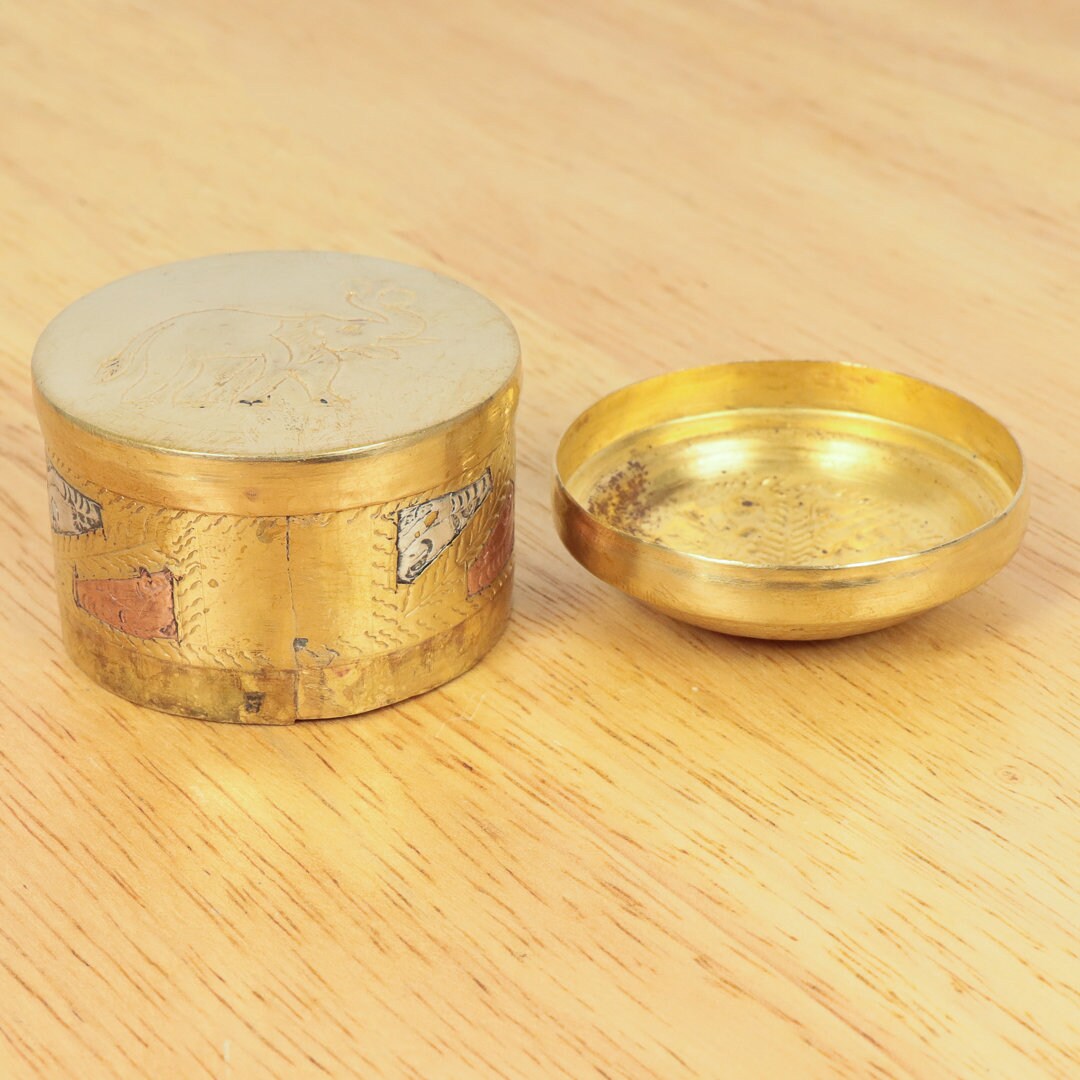 Jewellery / Ring Box With a Lid || Brass Copper Silver Ornaments on Lid ...
