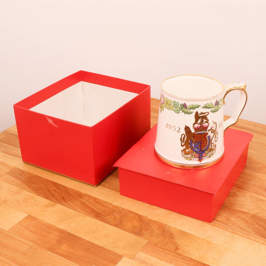 Ceramic Mug / Cup || Royal Souvenir || Queen Elizabeth II || Royal ...