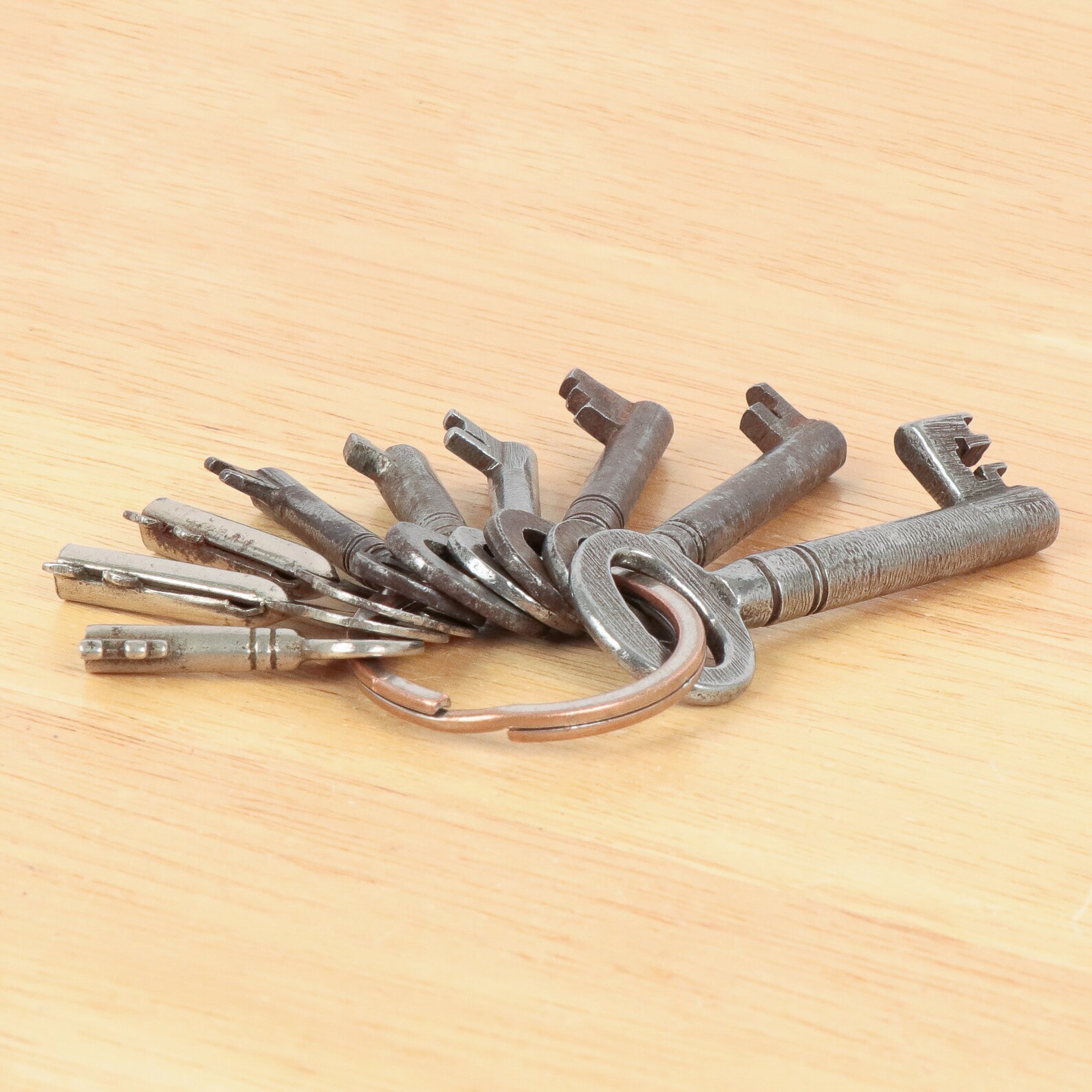 Key Bunch / Key Set Held Together With a Ring || Vintage Metal Alloy ...