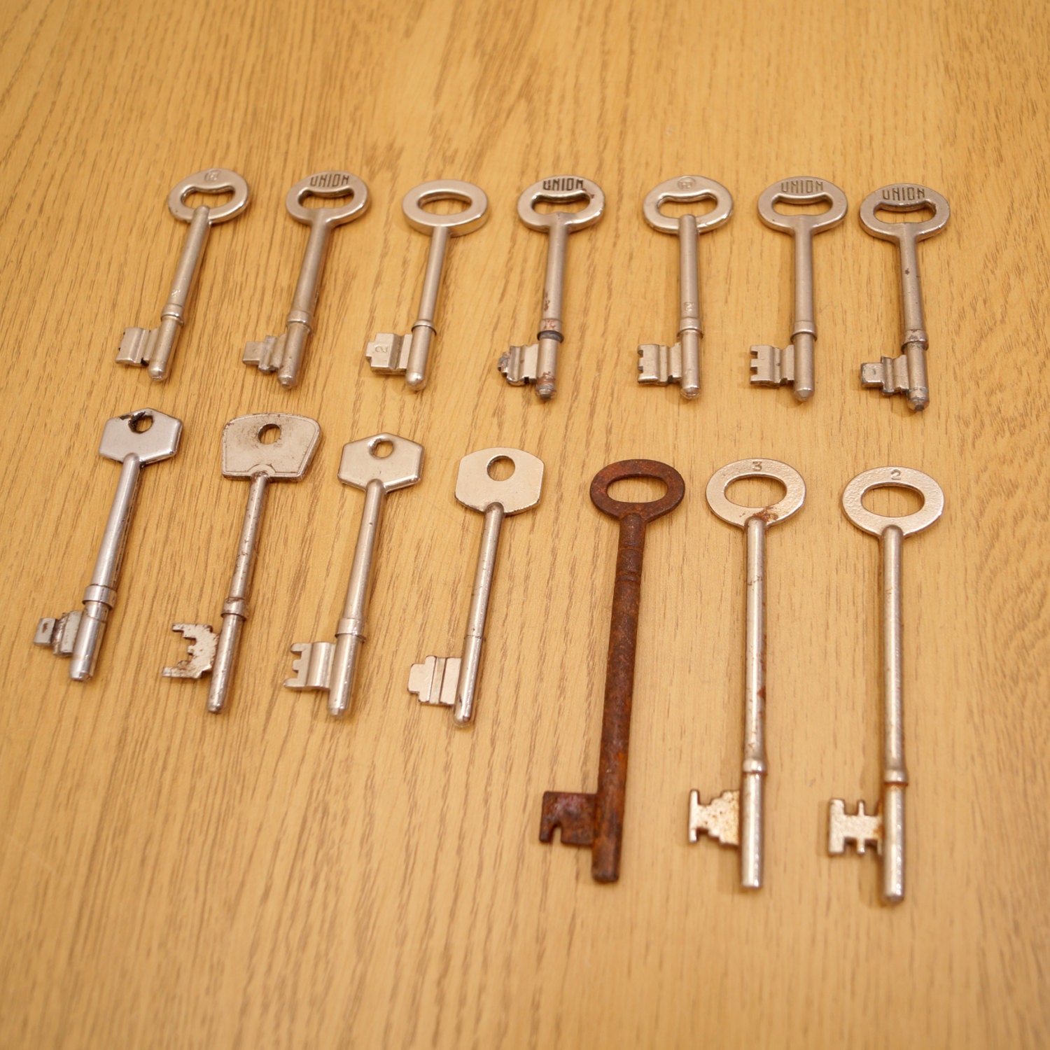 Fourteen Vintage Metal Alloy Keys 14 Keys | Etsy