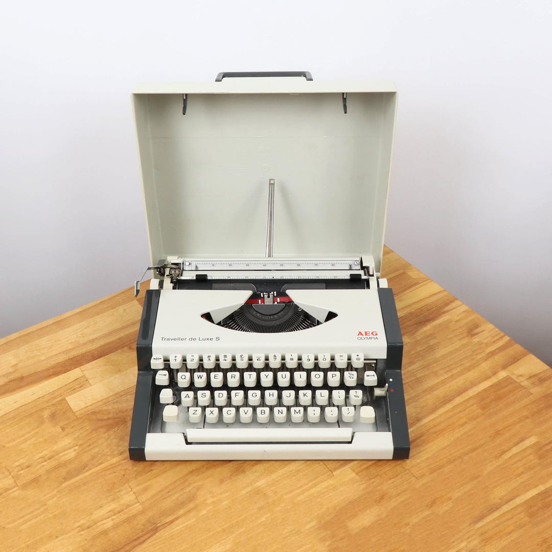 Vintage AEG Olympia Traveller De Luxe S Portable Manual Typewriter With ...