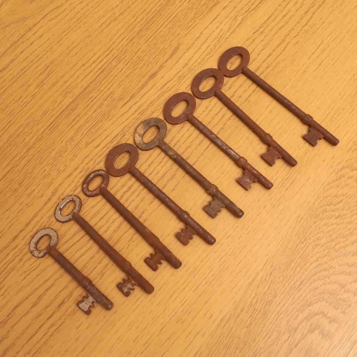 Eight Vintage Metal Alloy Keys 8 Keys - Etsy