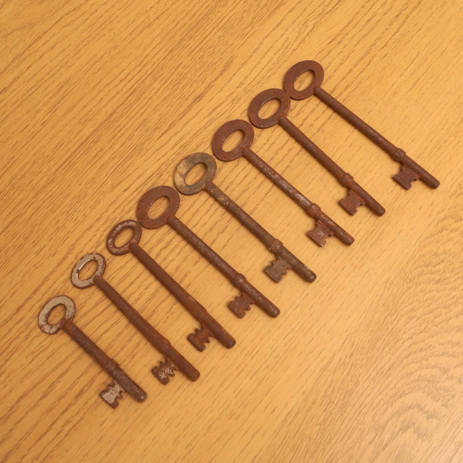 Eight Vintage Metal Alloy Keys 8 Keys - Etsy