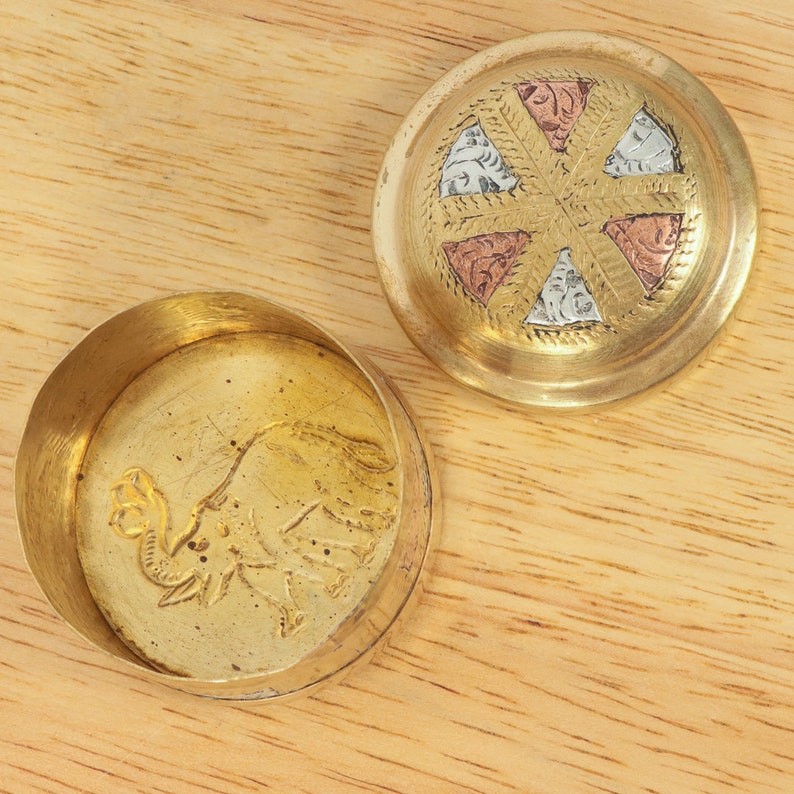 Jewellery / Ring Box With a Lid || Brass Copper Silver Ornaments on Lid ...