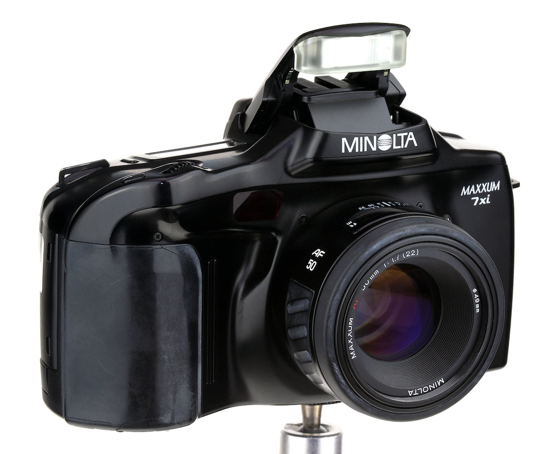 Minolta Maxxum 7xi 35mm SLR Camera W/ 50mm Lens & Flash - Etsy