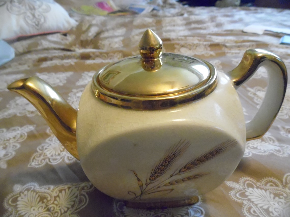 Vintage Wheat Pattern Porcelain With Gold Trim Lidded Tea Pot Made in ...