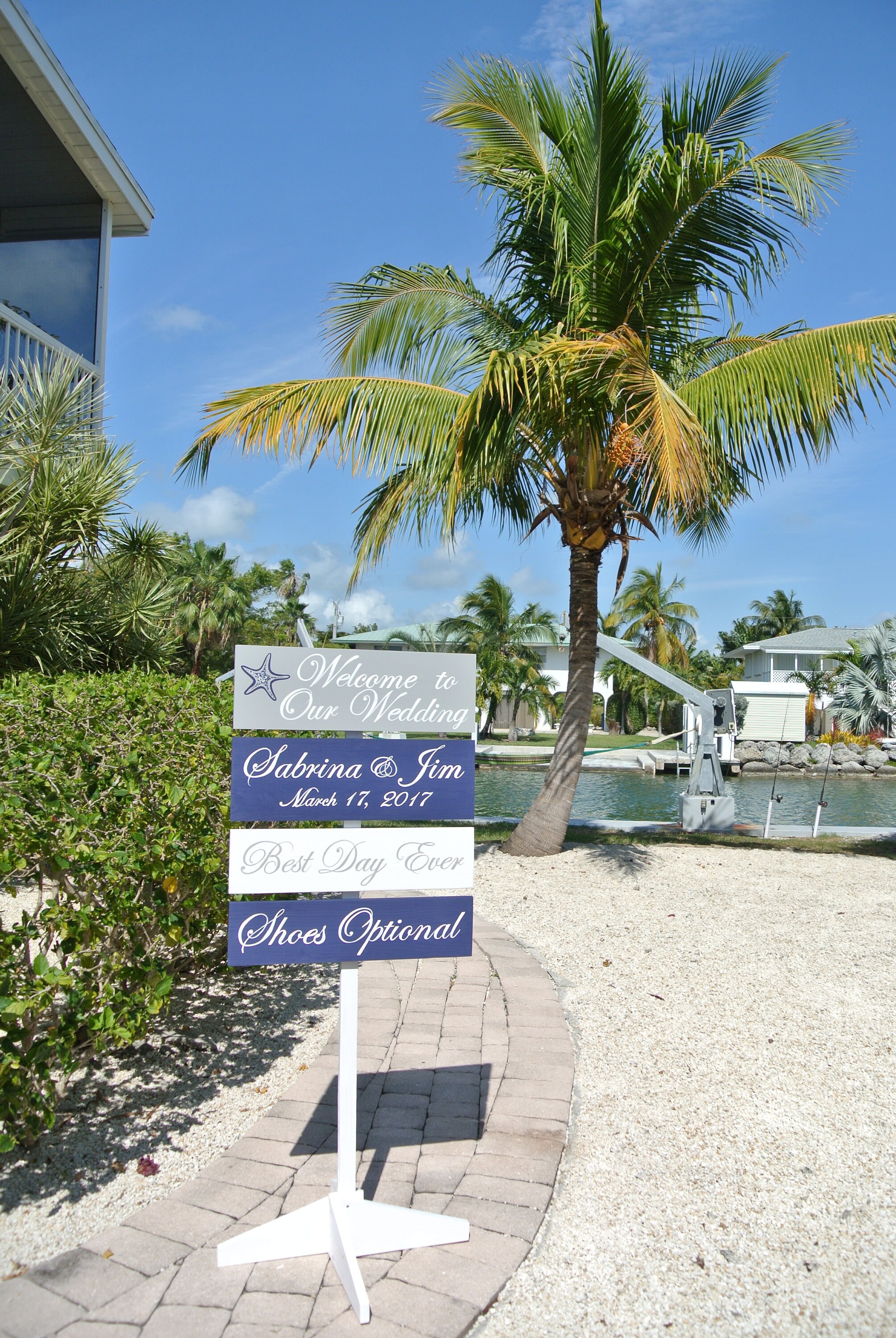 Directional sign free standing post, wooden self stand sign post base ...