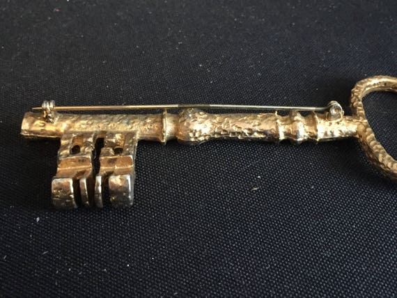 Antique Vintage Gold Tone Skeleton Key Brooch Pin - Gem