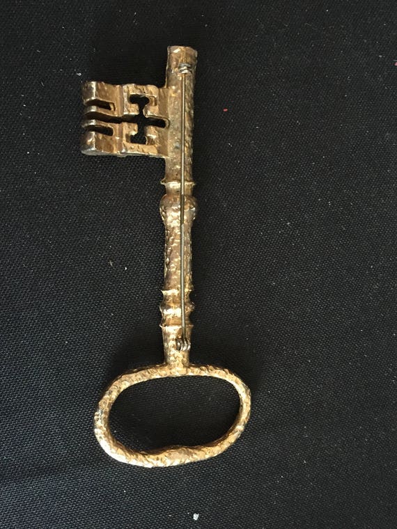Antique Vintage Gold Tone Skeleton Key Brooch Pin - Gem