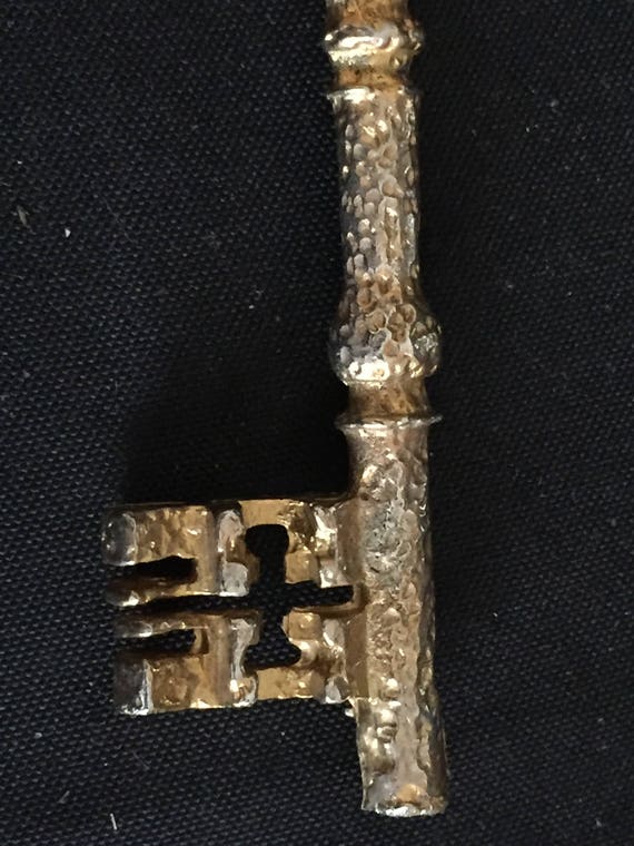 Antique Vintage Gold Tone Skeleton Key Brooch Pin - Gem