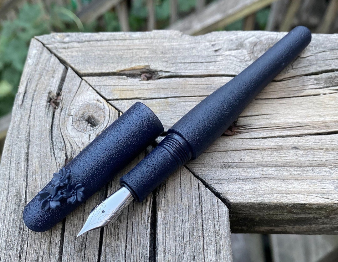 Fountain Pen With Sakura Flowers Roll-stopper: the Textured Pen Body ...