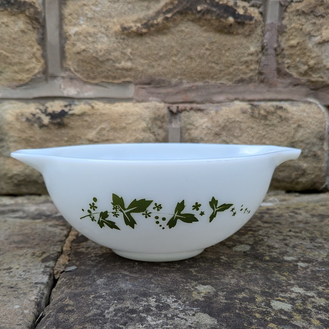 Vintage J&J Pyrex Cinderella Bowl: Hawthorn Ivy Leaf, Mid-century ...