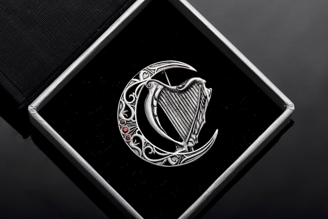 Fantasy LARP Brooch Harpers Pin, Board Table Games Fan Jewelry - Etsy