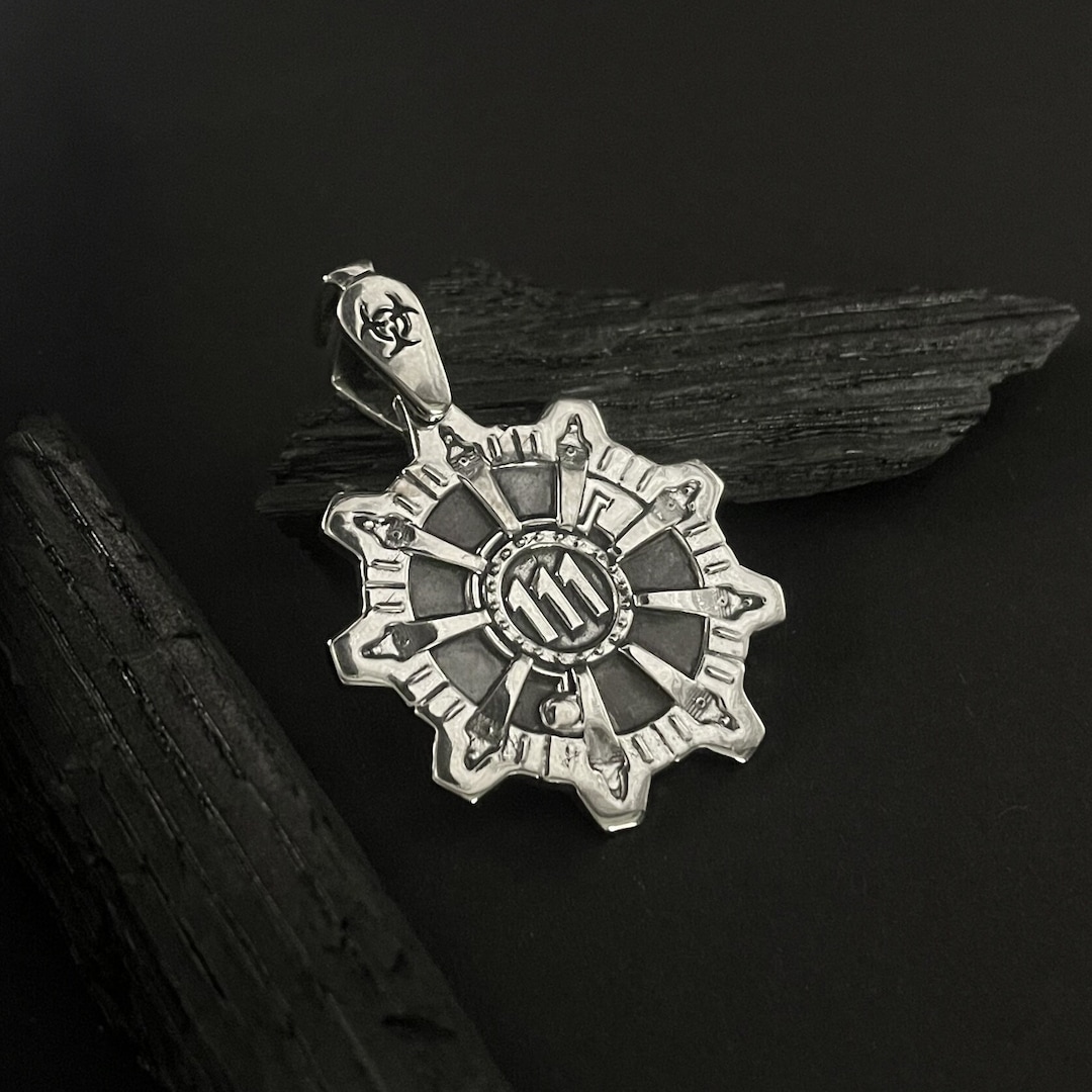 Vault 111 Pendant Vault Door Pip-boy Unique Design Vault Dweller ...