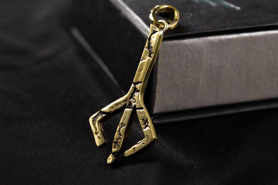 Sterling Silver Caryll Rune Hunter's Mark Pendant, Video Game Necklace ...