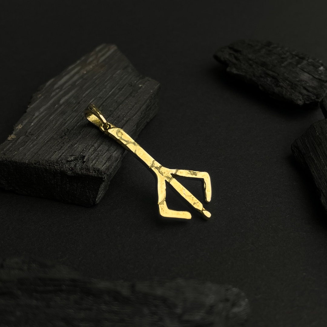 Golden Caryll Rune Hunter's Mark Pendant, Video Game Necklace, Cosplay ...