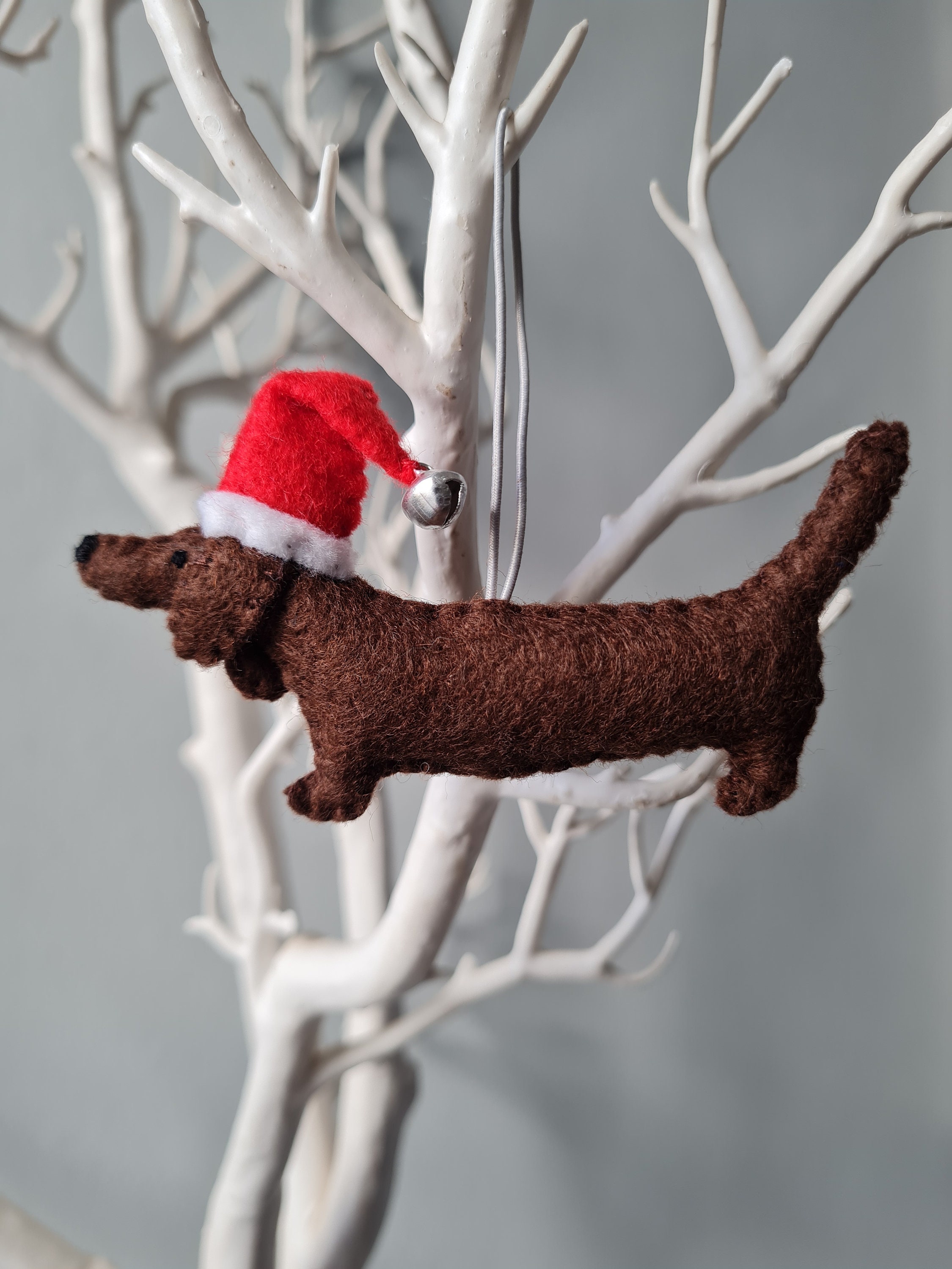 Teckel brun, décoration chien saucisse. Décoration de chien suspendue ...