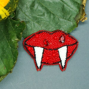 Red Vampire Lips Bead Brooch, Halloween Bead Brooch, Vampire Fangs Bead ...