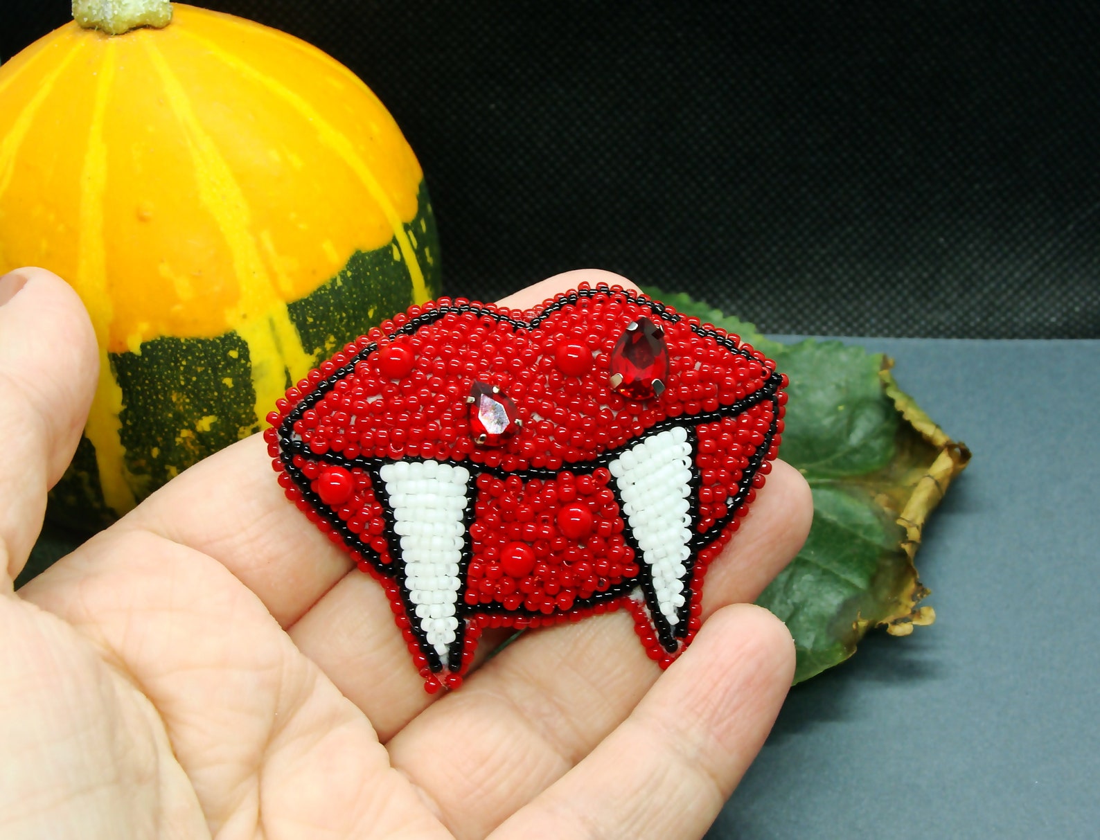 Red Vampire Lips Bead Brooch Halloween Bead Brooch Vampire - Etsy